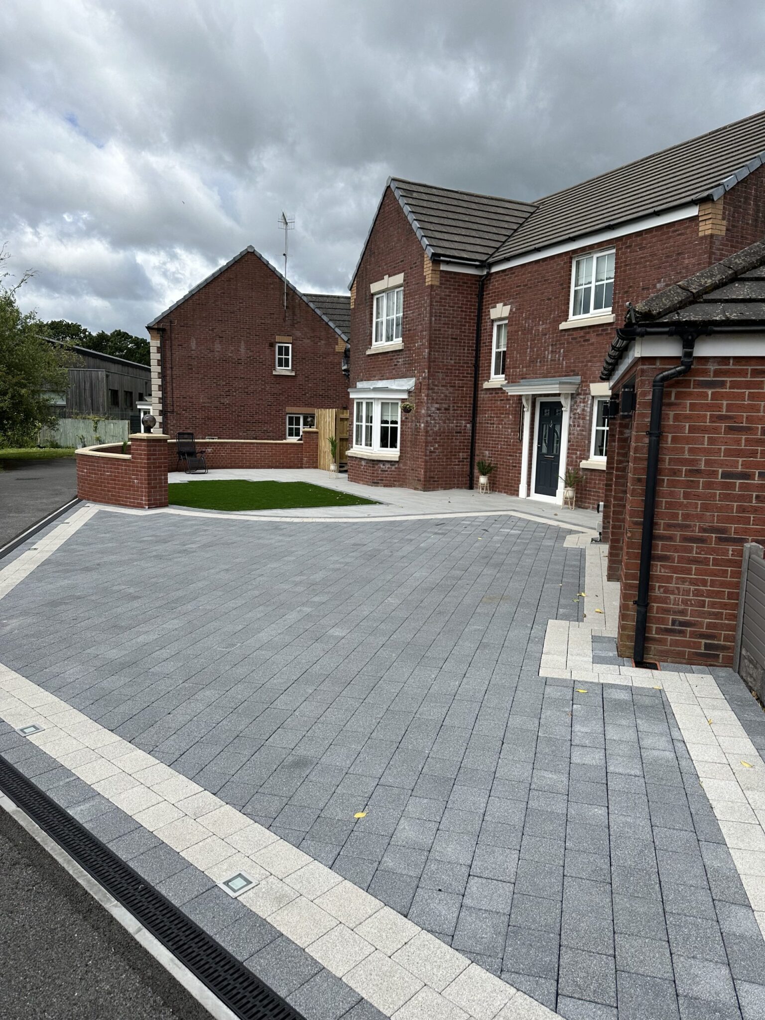 Tobermore Sienna Duo Block Paving - Silver - Port Stone