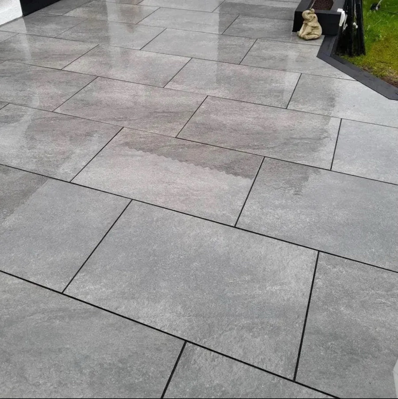 Outdoor Porcelain Tiles - Hammerstone Nero - Port Stone