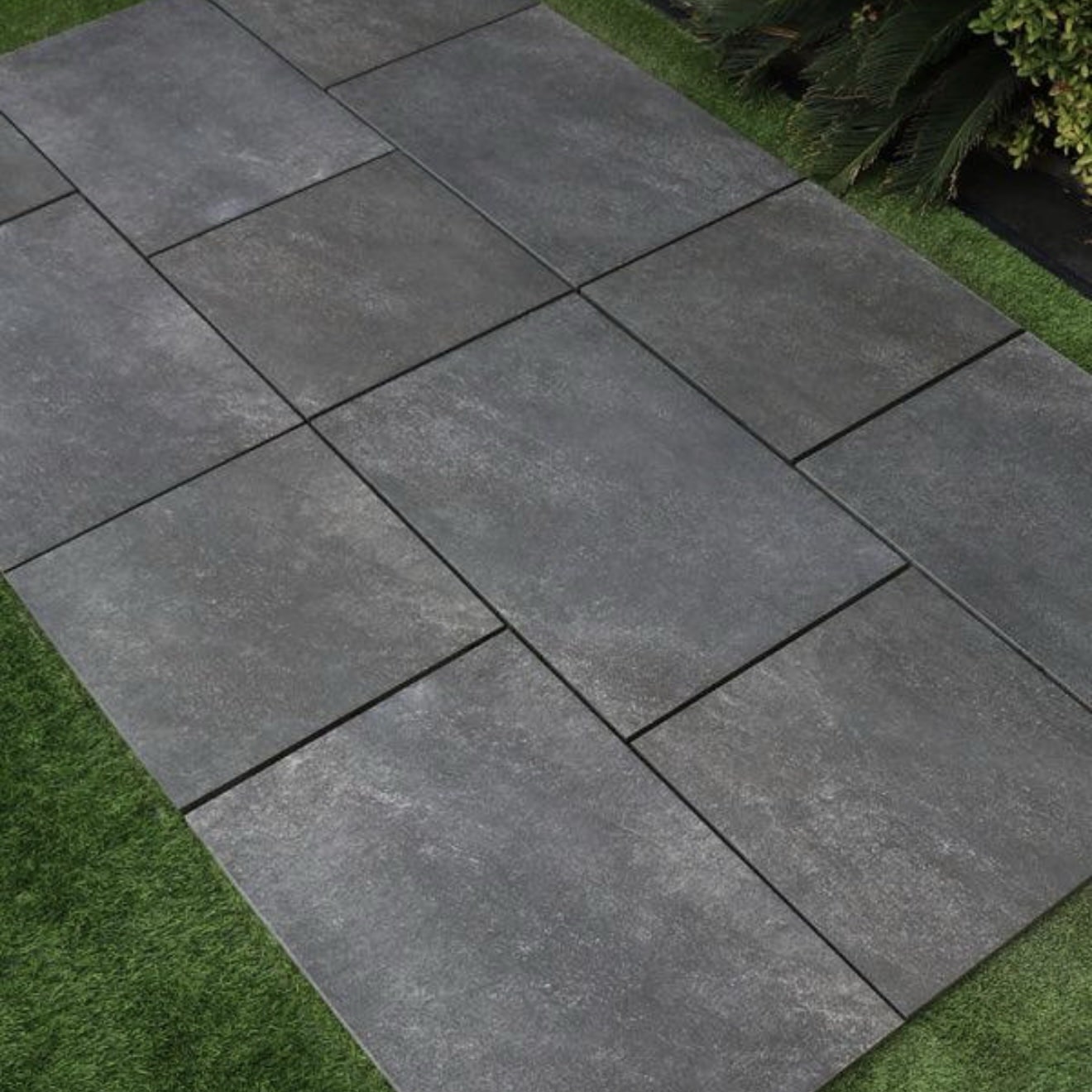 Outdoor Porcelain Tiles - Hammerstone Nero - Port Stone